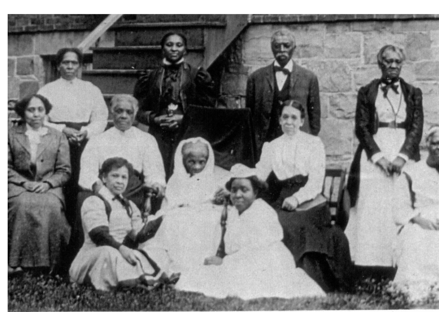 Family Portraits of a Legend: Conversations with the Descendants of ...